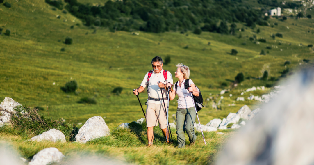 How to Use Walking Poles Correctly: A Confident Guide - Hike Muse ...